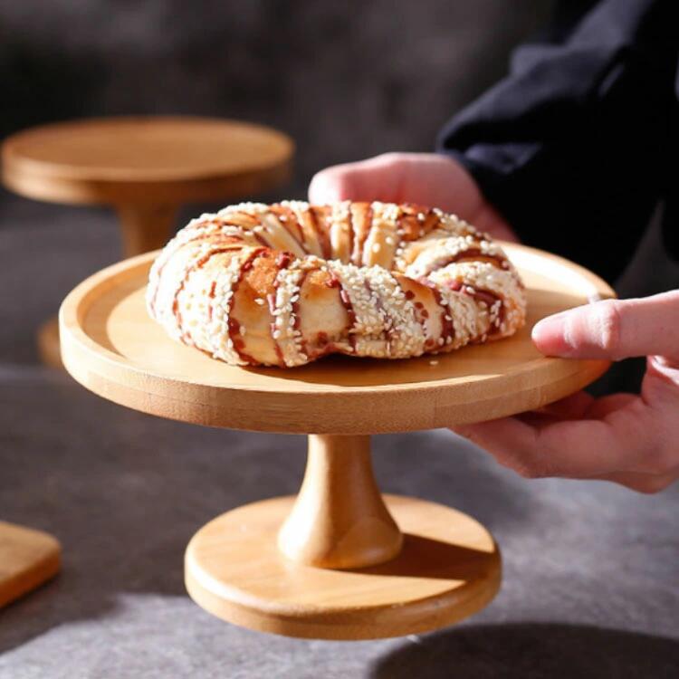 ケーキをよりクリアに見せることができるケーキスタンドドーム型のケーキスタンドは、ご家庭だけでなく、ホテル、レストラン、デザートショップ、ケーキショップ、結婚式場などの公共の場でもお使いいただけます。また、ドライフラワー、貝殻、その他の装飾品...