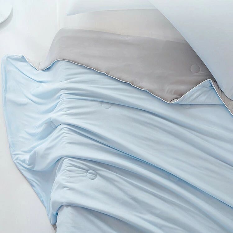 ・夏にピッタリの寝具です。・適度な冷房と併用いただけるとさらに快適にお休みいただけます。 ・汚れたらご家庭の洗濯機でお洗濯可能です。 ●製造ロットにより、細部形状の違いや、同色でも色味に多少の誤差が生じます。 ●パッケージは改良のため予告な...