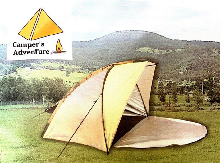 キャンパーの知恵を終結！あったらいいなを具現化するブランド「CAMPERS ADVENTURE」から クレッシェント（三日月）型サンシェードの登場です。 大人2人にちょうどいいサイズフロントフラップをオープンし、そのままグランドシート とし...