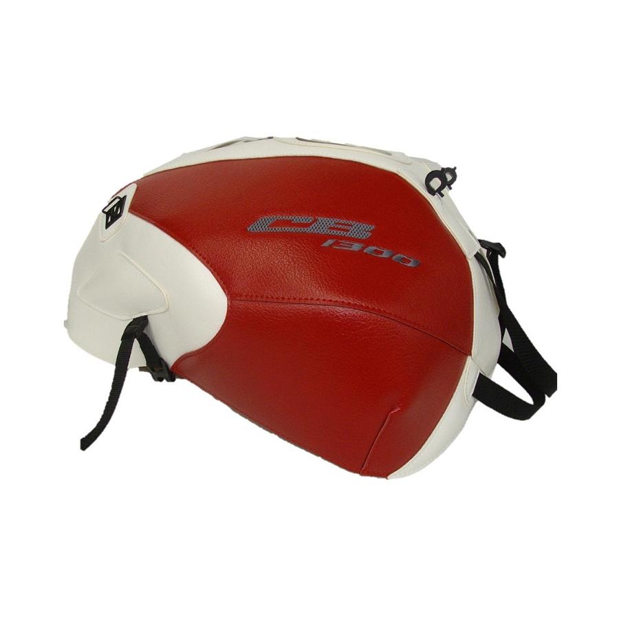 メーカー名：バグスターメーカー品番：1467Aヨーロッパのバイク文化が生んだタンクをカバーするための商品。幅広いカラーバリエーションで、愛車のイメージチェンジに最適です。タンクの保護はもちろん、専用タンクバッグのベースとしてもご使用いただけ...