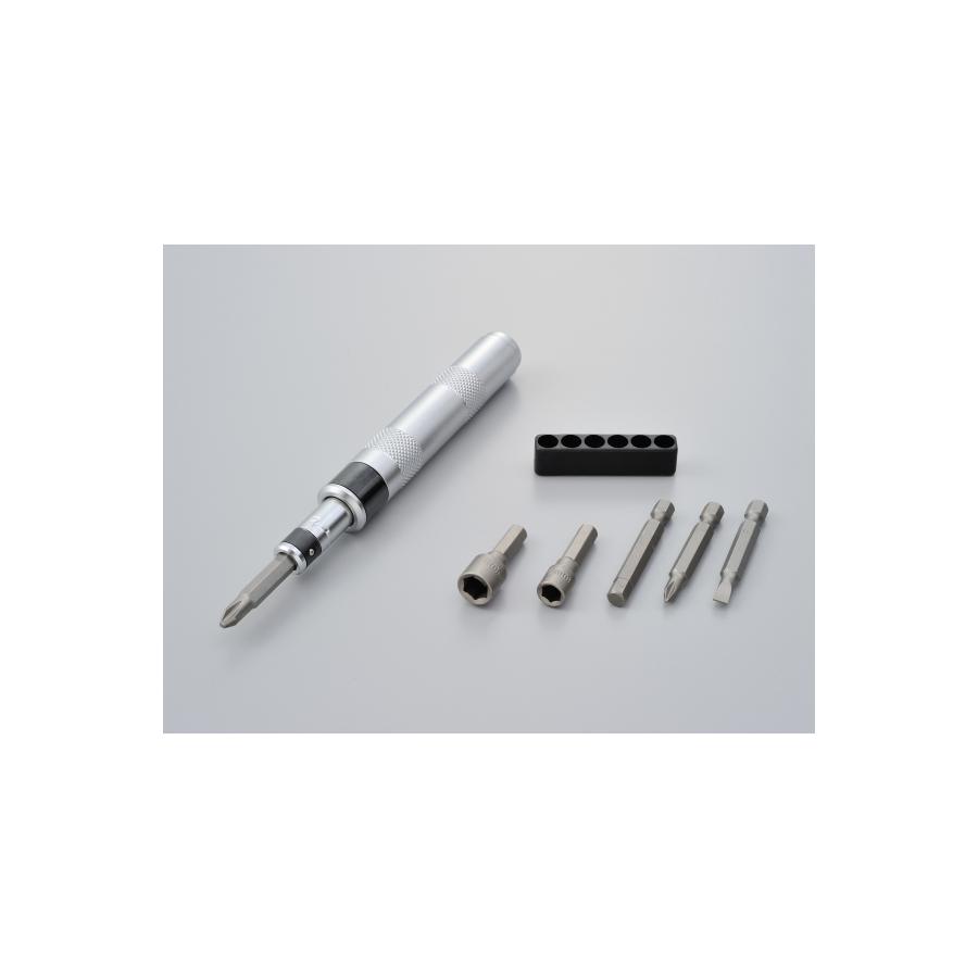 メーカー名：デイトナメーカー品番：94639説明本体重量約230g（74626バイク用ショックドライバーの約1/3の重量）と軽量なショックドライバー。ビット専用でありながら六角ソケットが付属。オートバイでの使用頻度が高いビットが付属ホルダー...