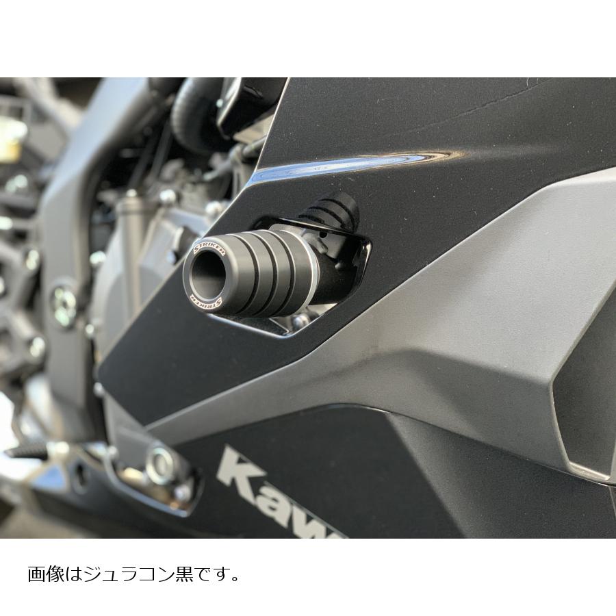 メーカー名：ストライカーメーカー品番：SS-GS157A-F1適合情報：カワサキ[KAWASAKI] Ninja ZX-25R 20 ※ジュラコン(R)は、ポリプラスチックス株式会社が日本その他の国で保有する登録商標である。◆純正カウル無加...