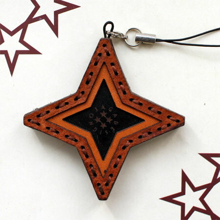 ■ミシン製法は使用せずオールハンドメイドでの生産をしているレザープロダクトブランド『ojaga design（オジャガ デザイン）』の携帯ストラップです！ これが鞄の中に入ってるだけで楽しくなりますね☆ お手軽プライスながら、レザーの質感を...