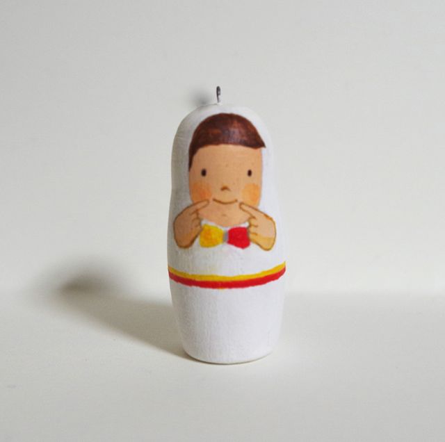 ■素材：菩提樹 ■サイズ：約4.5cm 　ストラップ紐付き ■ハンドメイド ：稲葉　尚子 〜えんぎものマトリョーシカ〜 一年の始まりに、良いことが起こるように祈るものとして、縁起物を見たり、持ったりします。 縁起物は、人に前向きな力を与えて...