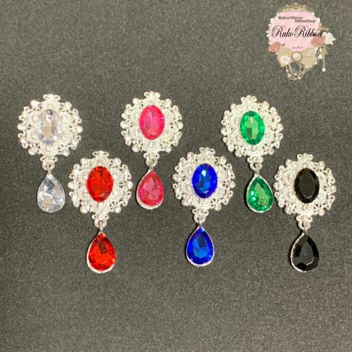 サイズ横約24.5mm×約46.6mm 素材合金・ラインストーン数量1個色 1クリスタル2ライトシャム3フューシャ 4サファイア5エメラルド6ジェット※モニターの発色具合によって実際の物と色が異なる場合があります。 生産地中国商品説明 写真...