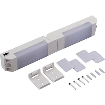 ■90°折り曲げられるので曲がり角の照明用途として最適です。 ■人感・明暗センサー式なので暗い場所で動きを感知すると点灯します。 サイズ：約W304×H45×D35mm 質量：約200g(電池別) 使用電池：単3乾電池×4本(別売) 電源ス...