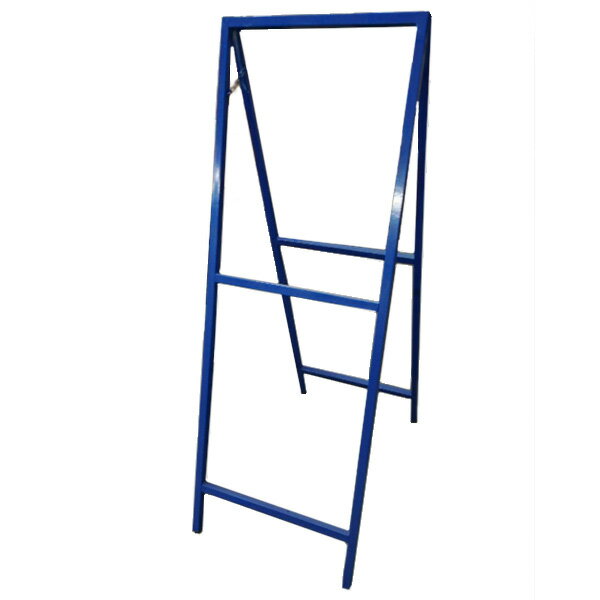 ■スチール製・パイプサイズ25mm角の看板枠です。 ■W550×H1400mmの工事看板を両面に取り付けることができます。 盤面サイズ：550×1400mm 鉄枠サイズ：555×1550mm 材質：スチール製工事用看板＞