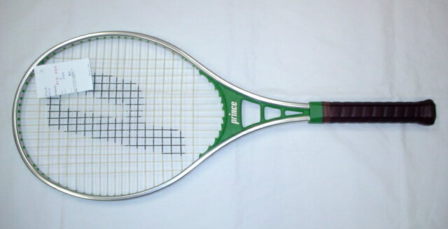 【商品名】 クラシック【メーカー】 プリンス【グリップサイズ】 3【重量（実測値）】 359g【程度】 BB:多少傷あり【付属品】 ケース【商品No.】 D-192※重量・フレックスに関しましては実測値となります。プリンスアルミラケットの定...