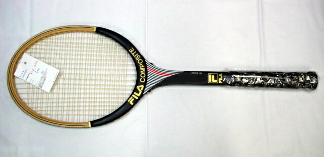 【商品名】 COMPOSITE【メーカー】 その他メーカー【グリップサイズ】 4【重量（実測値）】 380g【程度】 S:新品同様【商品No.】 D-2327※重量・フレックスに関しましては実測値となります。イタリアンウッドの美しいラケット...