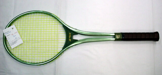 【商品名】 YY-8600　OPS【メーカー】 ヨネックス【グリップサイズ】 4【重量（実測値）】 380g【程度】 B:少し傷あり【商品No.】 D-2793※重量・フレックスに関しましては実測値となります。グリーンが美しいヨネックスのア...