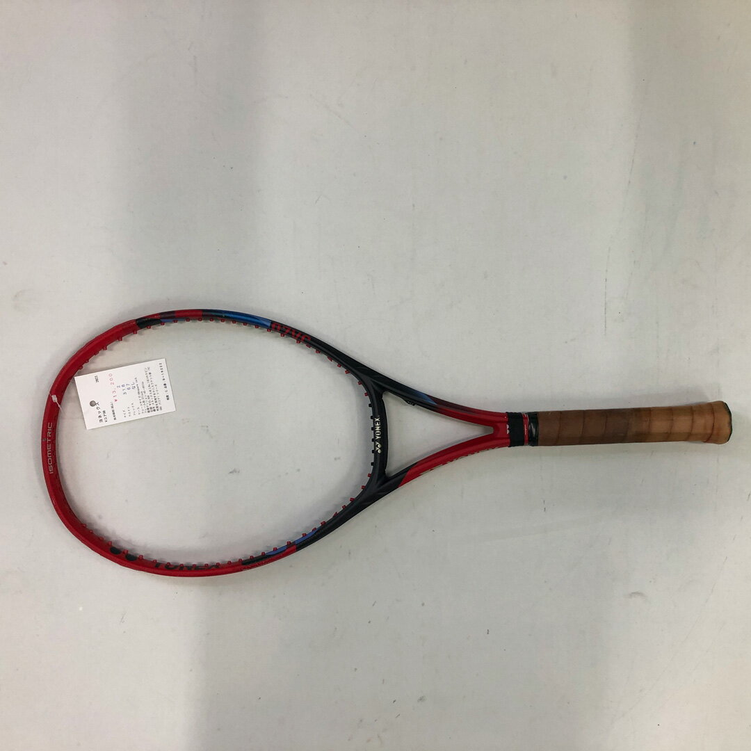 高い打ち出し角から急激に落ちて跳ねる高弾道のスピンボールが特徴で、戦略的かつ攻撃的な試合展開を可能にします。 フレームには、ヨネックス独自の形状理論「アイソメトリック」を採用し、一般的な円形ラケットに比べ上下左右に7％広いスウィートエリアを...