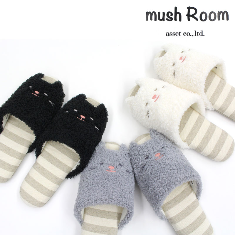 猫ちゃんを撫ぜているようなモフモフの生地　 かわいいネコ耳も付いています。とろけそうな表情に癒されます。 中底は麻混素材を使用して、夏らしくサラッとしています。前開きで通気性も良いです。 ほどよいクッション材で足が疲れにくいです。 【サイズ...