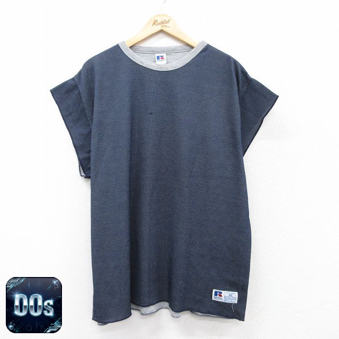 商品紹介00年代のラッセル アスレチックのシンプルな無地のノースリーブTシャツが入荷しました。深みのあるネイビーカラーは、夏のベーシックアイテムとして高い汎用性を誇ります。オーバーサイズシルエットで、一枚着としてもインナーとしても活躍する一...