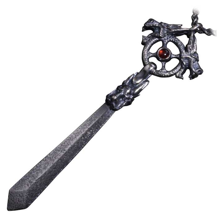 【SIZE】長さ約88mm　最大幅約27mm 【素材】シルバー950 【石】ガーネット、ブルートパーズ、アメシスト、ペリドット、ムーンストーンより選べます。 二匹の龍が鎚目模様のリングを挟んでいるパーツと 龍剣が組み合わさった相性の良いペン...