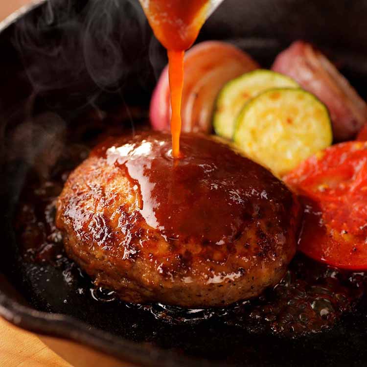 脂が少なく牛肉本来のうま味に満ちた赤身肉「豊西牛」の粗挽き肉を100％使用したハンバーグです。※リニューアルに伴い、パッケージ・内容等予告なく変更する場合がございます。予めご了承ください。※こちらの商品はお取り寄せ商品のため、初期不良以外の...