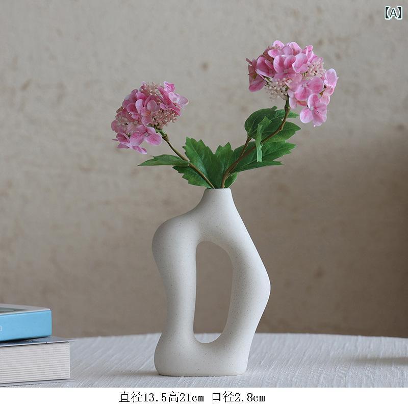 現代の シンプル 白い 陶磁器の 花瓶の 置物の 客間の 食卓の 生け花の 乾いた 花の 装飾品の サンプルの 部屋の 柔らかい 服の 組み合わせ材料: セラミック表面技術: グレージングスタイル: スタイル職人技: その他特許取得済みの供...