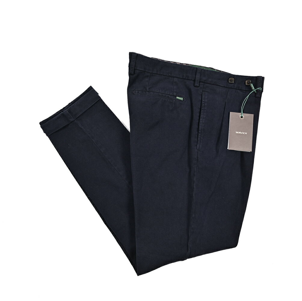 DETAIL商品データBERWICH / ベルウィッチ1975年に創業して以来、ボトムス専門の製造会社として数多くのブランドのOEMに携わってきたICOMAN社。そのICOMAN社が満を持して、2007年に立ち上げたオリジナルブランド。10...