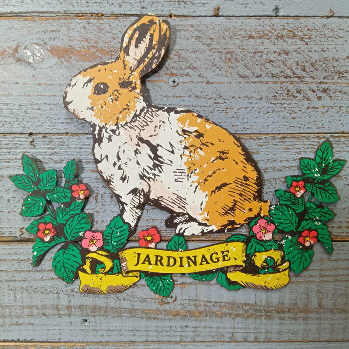 幅26×厚み0．5×全高22センチ スチール製 アンティーク調のサインプレート サインプレート（ブリキ看板）は 壁面のアクセントにおすすめです。 ●2026年1月22日仕様変更 以前のタイプと比較して カラーが変更されています。 ●メール便...