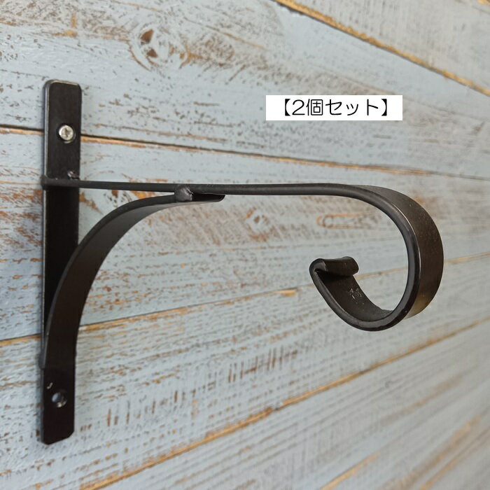 幅17×厚み1.5×全高16センチ アイアン製 棚板を設置できる ハンギングフック2個セット 取付ビス等は付属しません。 壁面のアクセントにおすすめの ウォールデコレーション（壁飾り） ●メール便で発送致します。 ●配達日時指定は承れません...