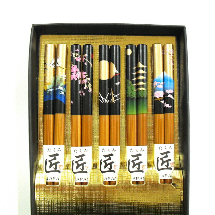 【実店舗の免税店セレクト】 鶴、桜、秋の月、五重の塔、桜と富士山の絵をあしらった竹箸です。 外国の方へのプレゼントにはもちろんのこと、 すべり止め加工が施されているので、普段使いにもおすすめです。 箸の長さ：22.5cm 素材：竹（すべり止...