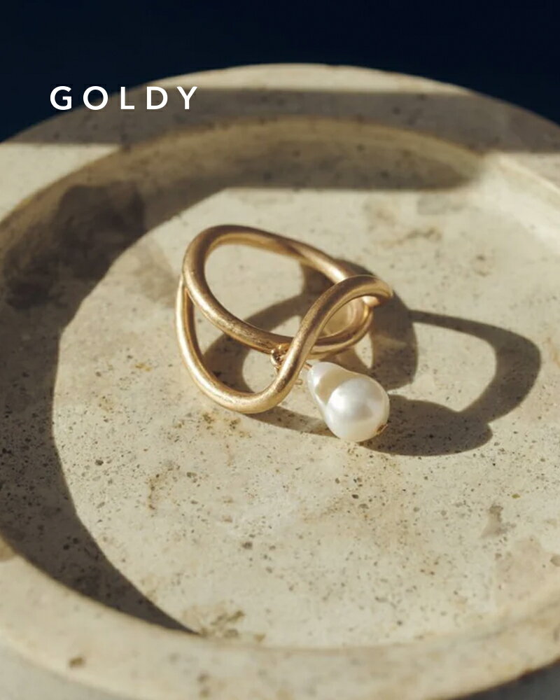 商品詳細 アイテム説明 ・揺れるパールがポイント ・程よい存在感のラインデザイン ・お手持ちのブレスレットとも合わせやすい◎ 大胆に描いたラインが印象的なリングに、揺れるパールが目を惹くデザインは、上品で華やかな指元を演出します。 清楚なイ...