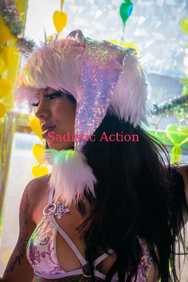 J.Valentine Sequin Santa HatスパンコールサンタハットPEARLY PINK/WHITESanta hat featuring all over sequins a white furry trim and a w...