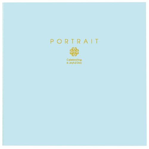 薄型でシンプルなデザインの、タテ・ヨコ兼用写真台紙 お手持ちの写真に合わせてタテヨコを自由に決められる、便利なスクウェア写真台紙です。 薄型の表紙に金箔押しで表紙カットを入れた、シンプルなデザインです。 中額の中抜きの外周には空押しのライン...