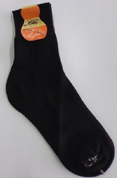 レトロなソックス 靴下 こげ茶（22-24） ※モニター間の色の相違や写真と微妙に色が異なる場合がありますのでご了承ください。 ※新品ですが在庫品のため汚れやシミがございます。 　ご理解の上、ご注文ください。 ※メール便（クリックポスト）で...