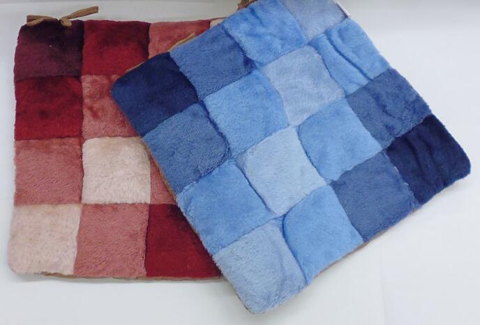 座布団 ひも付 クッション ※モニター間の色の相違や写真と微妙に色が異なる場合がありますのでご了承ください。 ※新品ですが在庫品のため汚れやキズ等ある場合がございます。 　ご理解の上、ご注文ください。 カラー：赤・青 サイズ：縦約37×横37cm