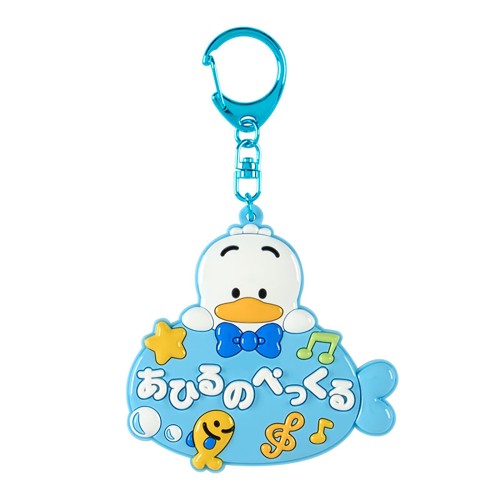 本体サイズ：約幅8×奥行1×高さ8cm※金具含まず。主な材料・原料：PVC、スチール、ガラス 名前パーツの差し替え不可。※ご購入はお1人様2個までとさせていただきます。状況に応じて解除させていただく場合がございますのであらかじめご了承くださ...