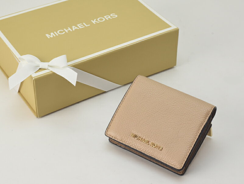 【送料無料】MICHAEL　KORS・マイケルコース・二つ折財布・ベージュ【中古】【 横　11cm　縦9cm　マチ3cm　（折り畳み時） 中古Bランク box 札入れ部分手前　3mmほどの切れが二か所あります。 こちらは質屋が出品している商...