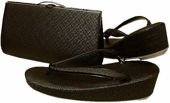 【ぞうり】三段半月の草履 素材：うるし(漆)加工帯地 中：本キルク 底：本皮（厚皮） 高さ：5．2cm 巾：7．4cm 長さ：23．2cm 靴のサイズが22．0cm〜24．0cm の方用の普通サイズです。 【兼用バッグ】 手提げの鎖が出し入...