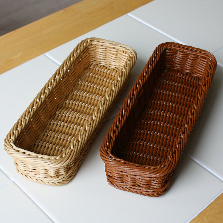(アウトレット商品につき、返品、交換、キャンセル、ラッピング不可)レストランやカフェでよく使われるカトラリーケース。ポリプロピレンで編まれたバスケットタイプなので、籐のような風合いがあります。カトラリーをまとめて食卓におけるので、堅苦しくな...