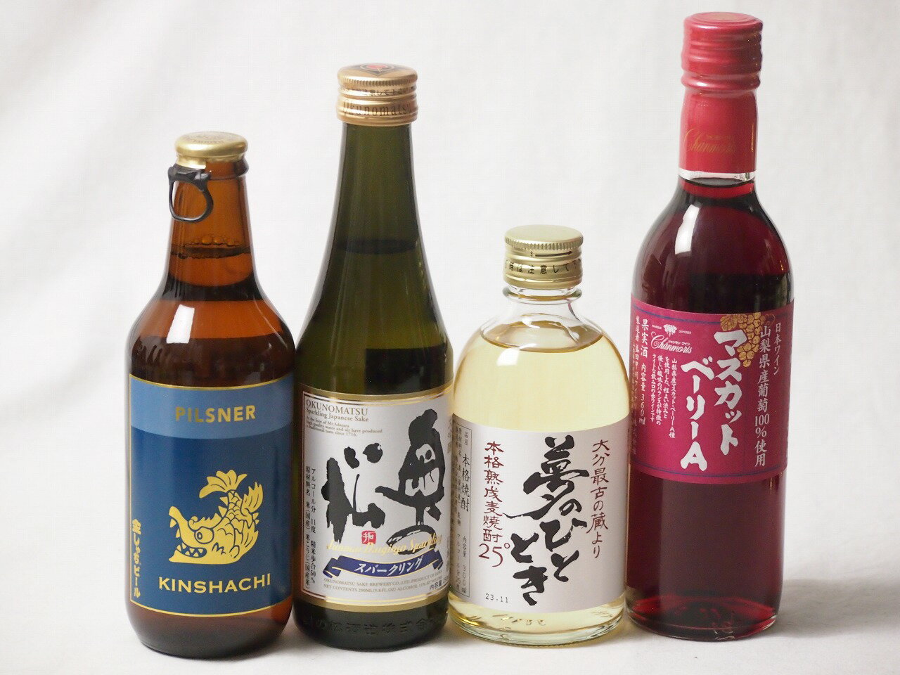 井上酒造（大分県）の熟成麦焼酎「夢のひととき」ですね。その名の通り、心地よい夢の中にいるような、まろやかで奥深い味わいが特徴の逸品です。「夢のひととき」は、熟成された麦焼酎ならではの、繊細で見事なバランスが魅力です。まろやかな喉ごし: 何と...