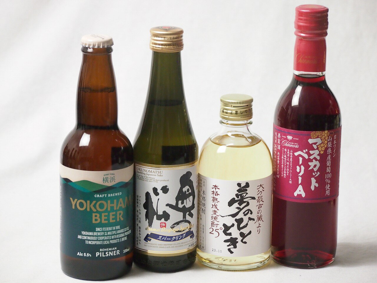 井上酒造（大分県）の熟成麦焼酎「夢のひととき」ですね。その名の通り、心地よい夢の中にいるような、まろやかで奥深い味わいが特徴の逸品です。「夢のひととき」は、熟成された麦焼酎ならではの、繊細で見事なバランスが魅力です。まろやかな喉ごし: 何と...