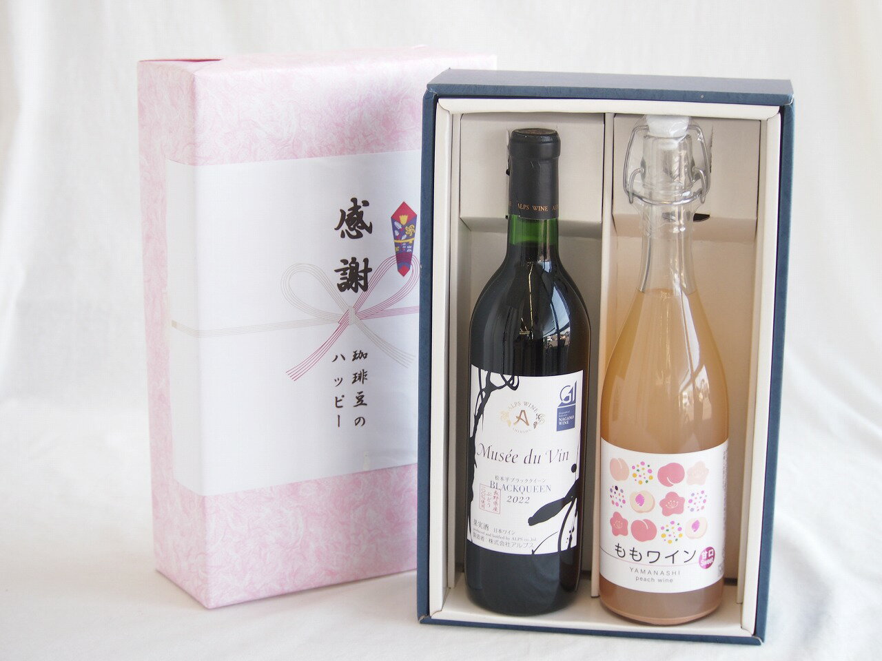 「ミュゼドゥヴァン 松本平ブラッククィーン」は、長野県を代表する赤ワインの一つで、「濃密な色合いと、驚くほど爽やかな酸味」が共存する、非常に個性豊かな赤ワインです。 このワインに使用されている「ブラッククィーン」という品種は、日本のワインの...