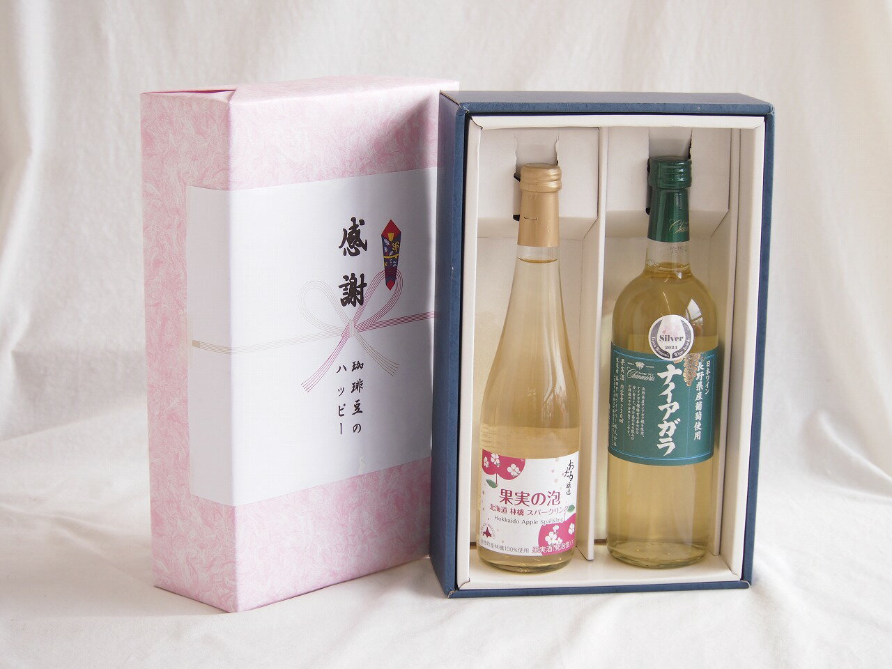 「もぎたてのリンゴをそのまま頬張ったような、フレッシュで贅沢な大人のリンゴジュース」**のようなスパークリングワインです。 一般的なブドウのワインとは異なり、リンゴのみを原料とした「シードル」と呼ばれる種類に近いお酒です。詳しい特徴を3つの...