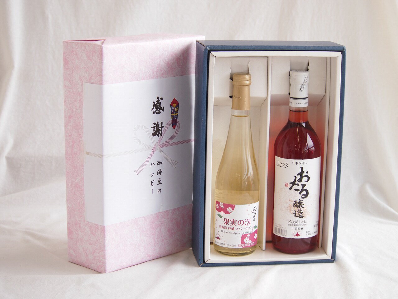 「もぎたてのリンゴをそのまま頬張ったような、フレッシュで贅沢な大人のリンゴジュース」**のようなスパークリングワインです。 一般的なブドウのワインとは異なり、リンゴのみを原料とした「シードル」と呼ばれる種類に近いお酒です。詳しい特徴を3つの...