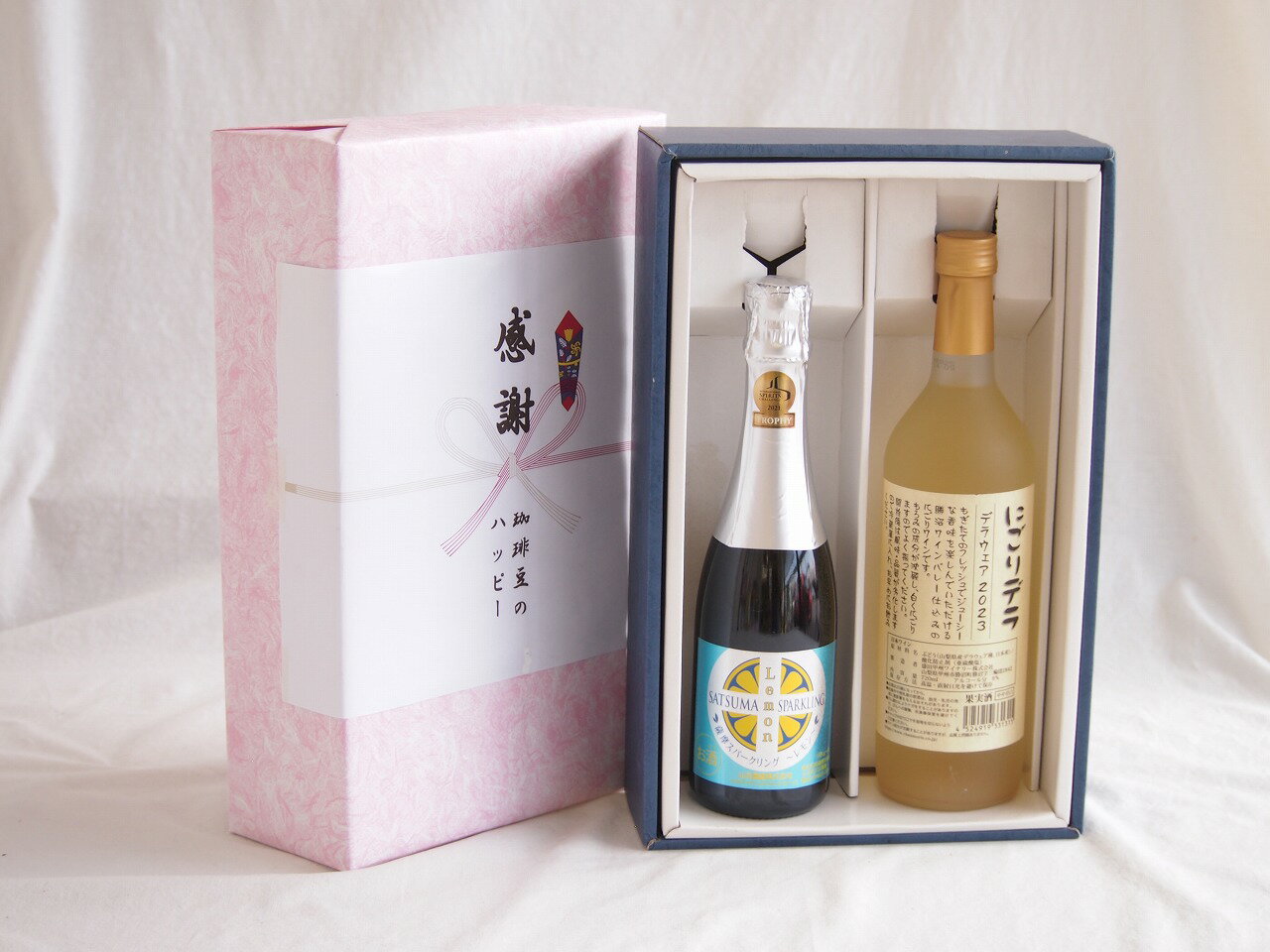 「薩摩スパークリング レモン 8° 375ml」は、鹿児島県の老舗メーカーである**本坊酒造**が造る、リキュールタイプの炭酸入りお酒です。 一般的なレモンサワーとは一味違う、本格派の味わいが特徴です。主な特徴をまとめました。 --- 1....
