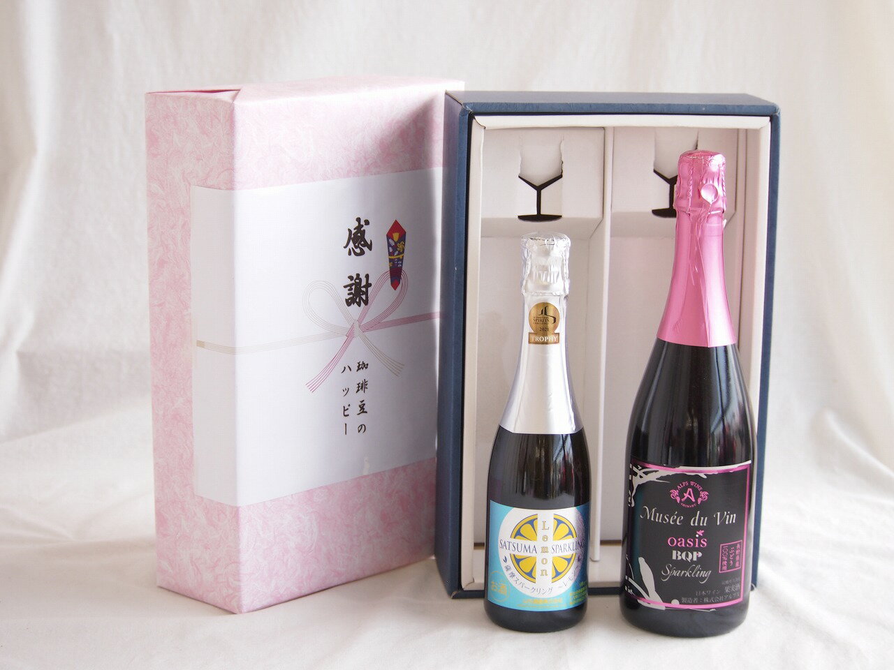 「薩摩スパークリング レモン 8° 375ml」は、鹿児島県の老舗メーカーである**本坊酒造**が造る、リキュールタイプの炭酸入りお酒です。 一般的なレモンサワーとは一味違う、本格派の味わいが特徴です。主な特徴をまとめました。 --- 1....