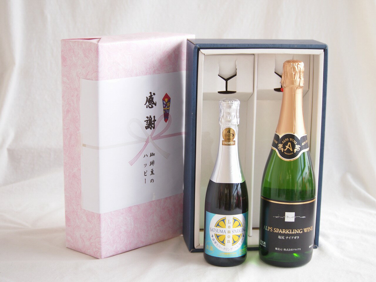 「薩摩スパークリング レモン 8° 375ml」は、鹿児島県の老舗メーカーである**本坊酒造**が造る、リキュールタイプの炭酸入りお酒です。 一般的なレモンサワーとは一味違う、本格派の味わいが特徴です。主な特徴をまとめました。 --- 1....