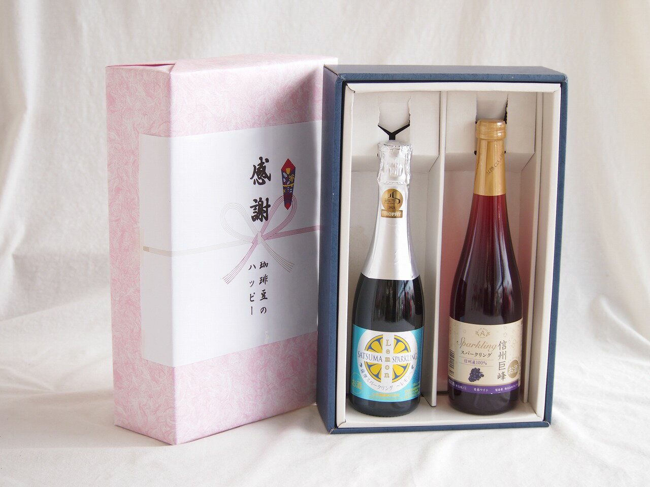 「薩摩スパークリング レモン 8° 375ml」は、鹿児島県の老舗メーカーである**本坊酒造**が造る、リキュールタイプの炭酸入りお酒です。 一般的なレモンサワーとは一味違う、本格派の味わいが特徴です。主な特徴をまとめました。 --- 1....