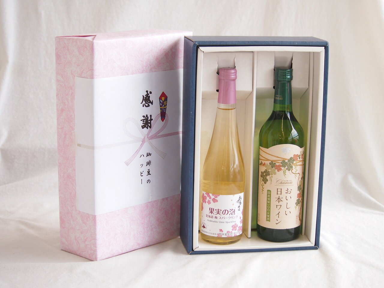 「梅酒」とは作り方が全く違う点にあります。 ### ?? 「梅酒」ではなく「梅のワイン」 普通の梅酒は、焼酎やホワイトリカーに梅を「漬け込んで」作りますが、このワインは**梅の果汁そのものを「発酵」させて**作られています。 * **味わい...
