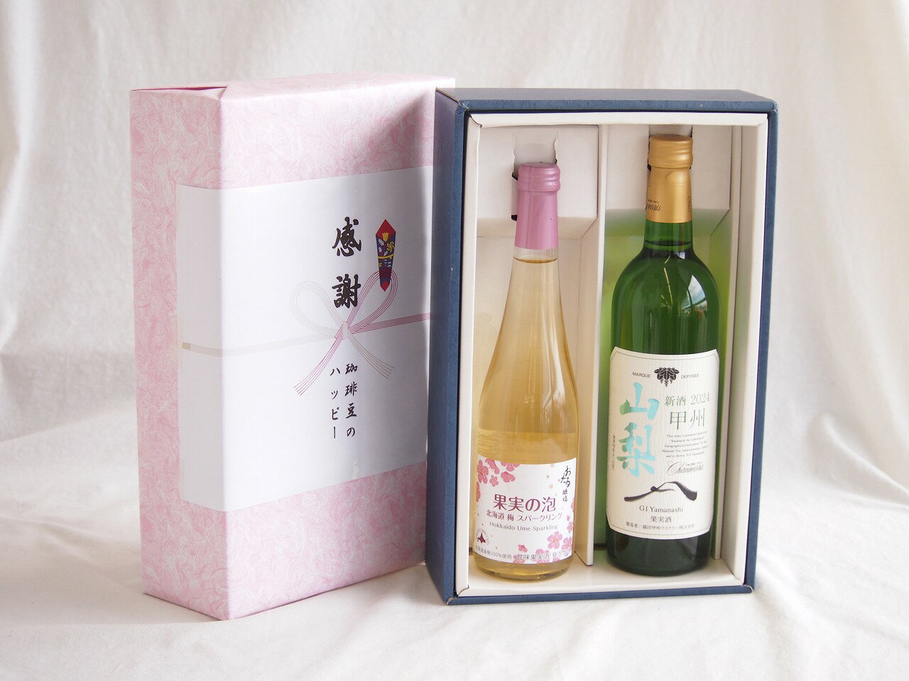 「梅酒」とは作り方が全く違う点にあります。 ### ?? 「梅酒」ではなく「梅のワイン」 普通の梅酒は、焼酎やホワイトリカーに梅を「漬け込んで」作りますが、このワインは**梅の果汁そのものを「発酵」させて**作られています。 * **味わい...