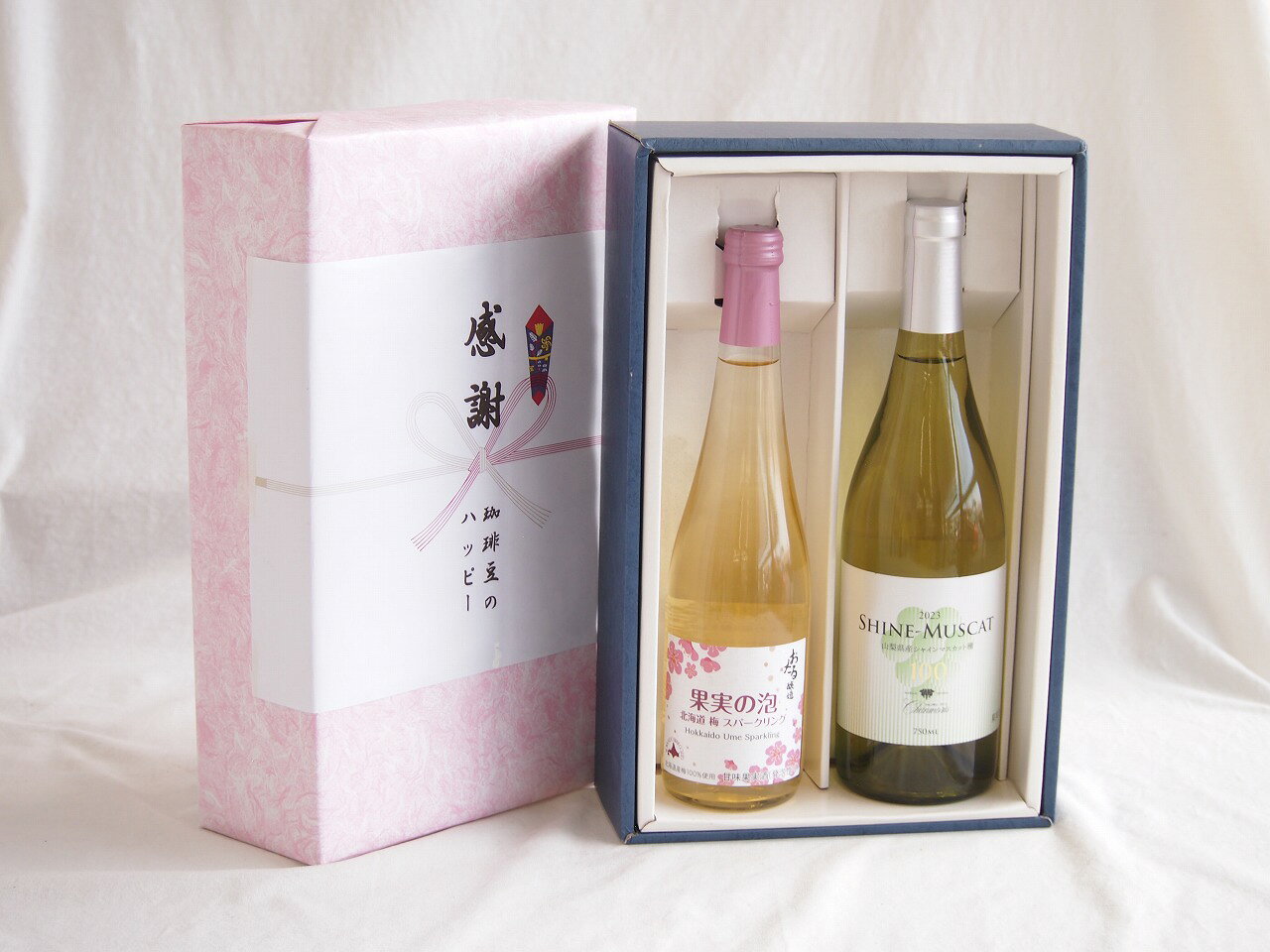 「梅酒」とは作り方が全く違う点にあります。 ### ?? 「梅酒」ではなく「梅のワイン」 普通の梅酒は、焼酎やホワイトリカーに梅を「漬け込んで」作りますが、このワインは**梅の果汁そのものを「発酵」させて**作られています。 * **味わい...