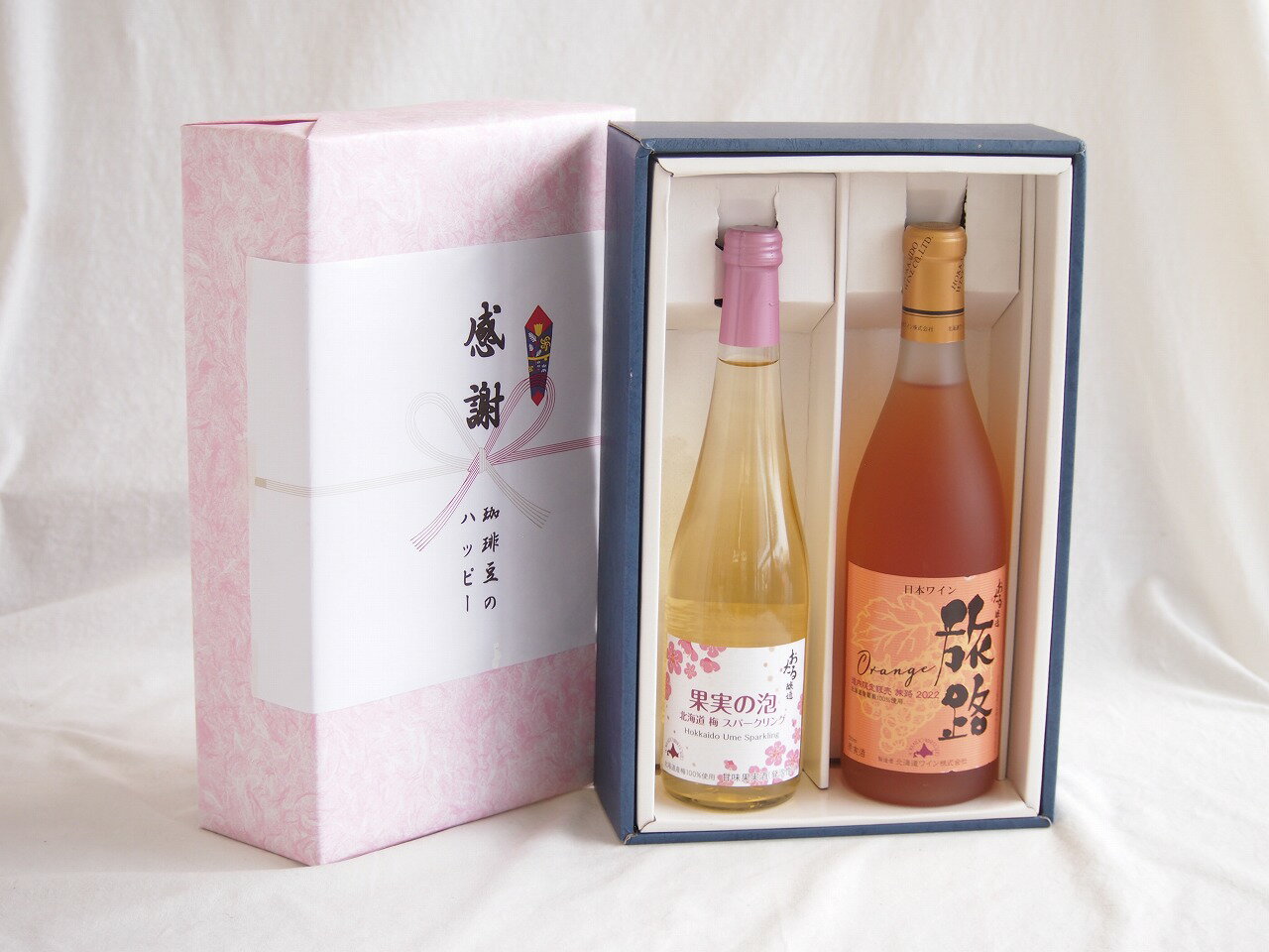 「梅酒」とは作り方が全く違う点にあります。 ### ?? 「梅酒」ではなく「梅のワイン」 普通の梅酒は、焼酎やホワイトリカーに梅を「漬け込んで」作りますが、このワインは**梅の果汁そのものを「発酵」させて**作られています。 * **味わい...
