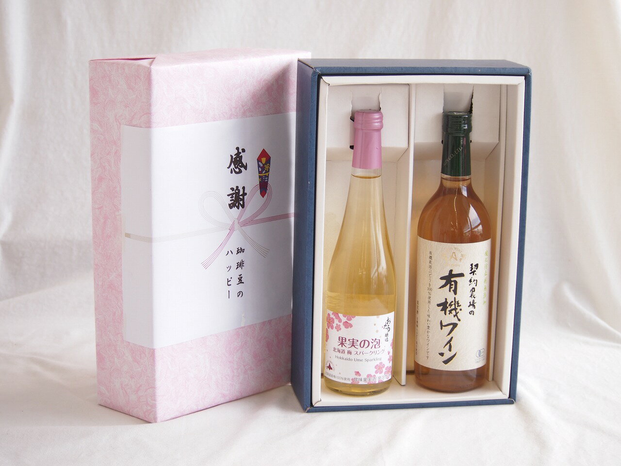 「梅酒」とは作り方が全く違う点にあります。 ### ?? 「梅酒」ではなく「梅のワイン」 普通の梅酒は、焼酎やホワイトリカーに梅を「漬け込んで」作りますが、このワインは**梅の果汁そのものを「発酵」させて**作られています。 * **味わい...