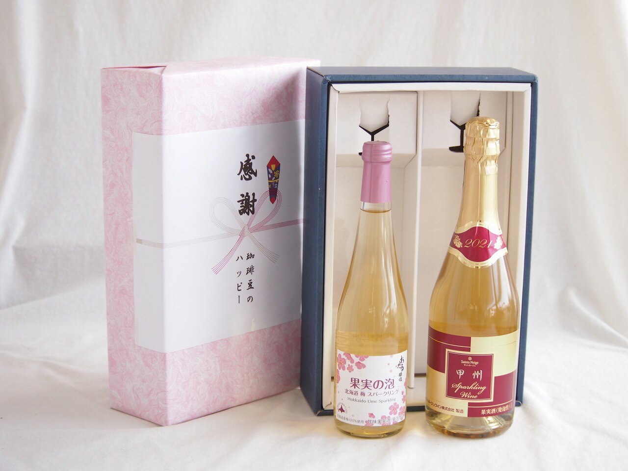 「梅酒」とは作り方が全く違う点にあります。 ### ?? 「梅酒」ではなく「梅のワイン」 普通の梅酒は、焼酎やホワイトリカーに梅を「漬け込んで」作りますが、このワインは**梅の果汁そのものを「発酵」させて**作られています。 * **味わい...