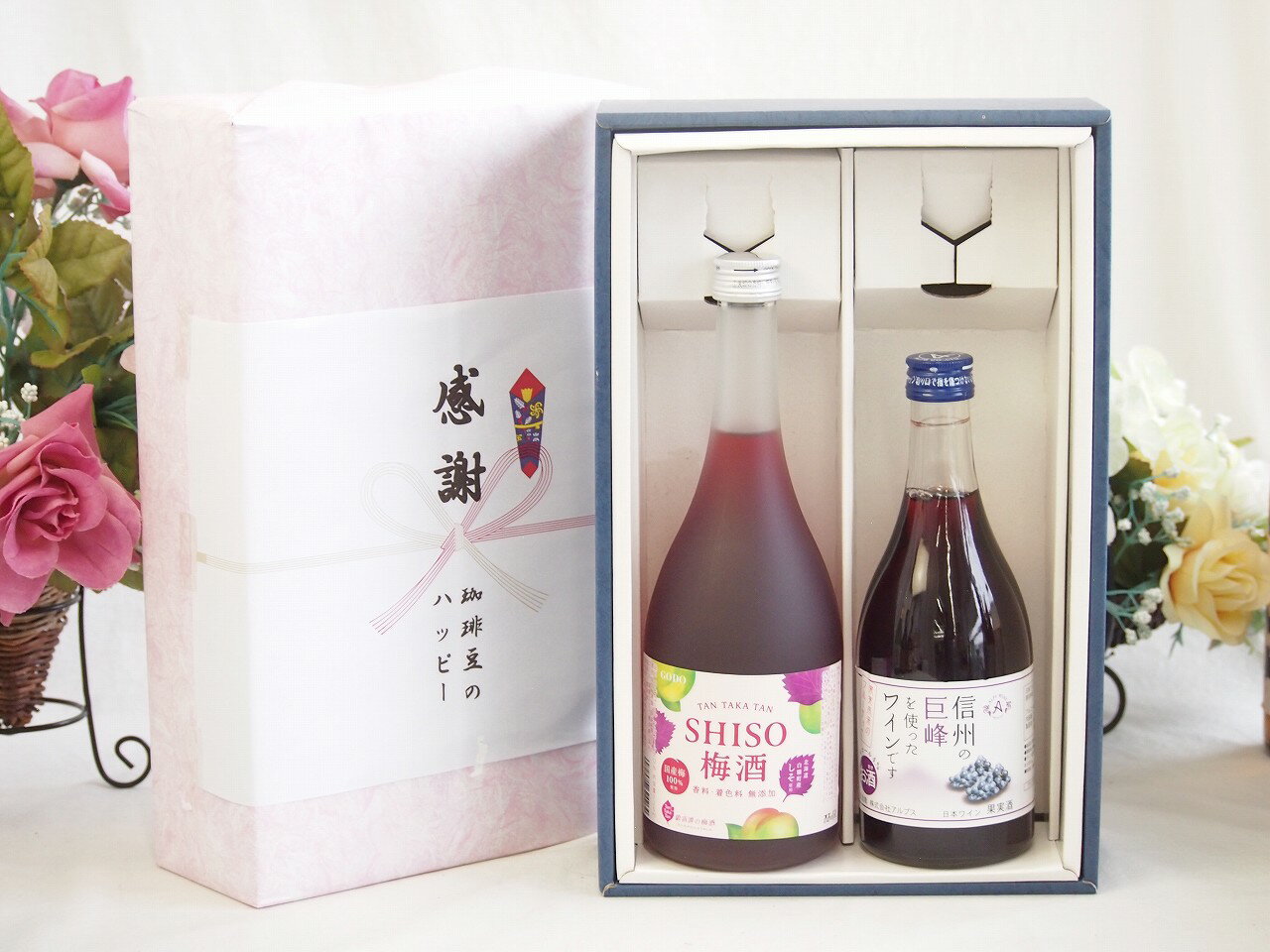 「鍛高譚の梅酒」は、「しそ焼酎 鍛高譚」に使用されている赤紫蘇と同じ原料を使用しています。赤紫蘇抽出液と梅酒をブレンドした、香り高い赤紫蘇の風味と、梅酒のさわやかな味わいが楽しめる梅酒です。液色のルビー色は紫蘇由来のものです香りは赤紫蘇と梅...