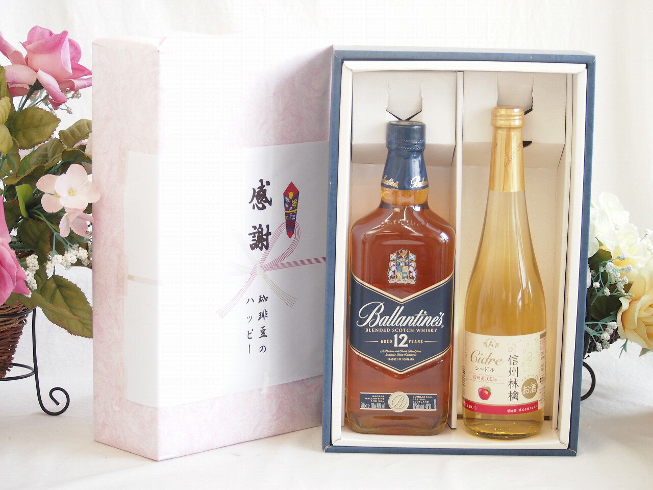 バランタイン 12年ウイスキーは、スコットランドのバランタイン蒸留所で製造された高級シングルモルトウイスキーです。このウイスキーは、12年以上の熟成を経ており、その期間に豊かな風味と複雑さが増しています。バランタイン蒸留所は、スペイサイド地...